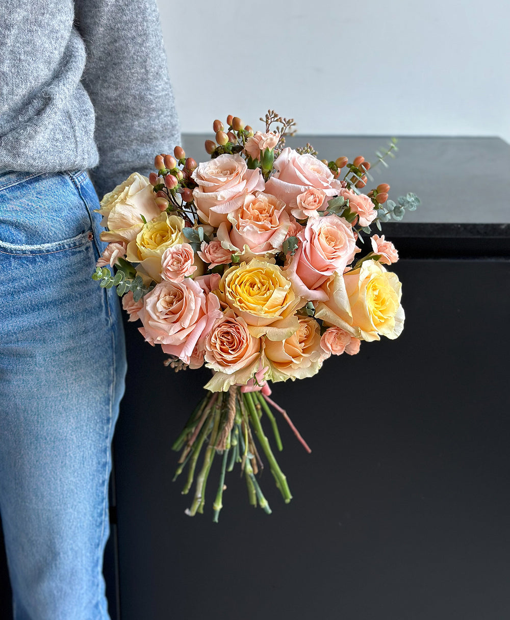 Shop Just Peachy 20+ Stems | Lush Floral Bouquets