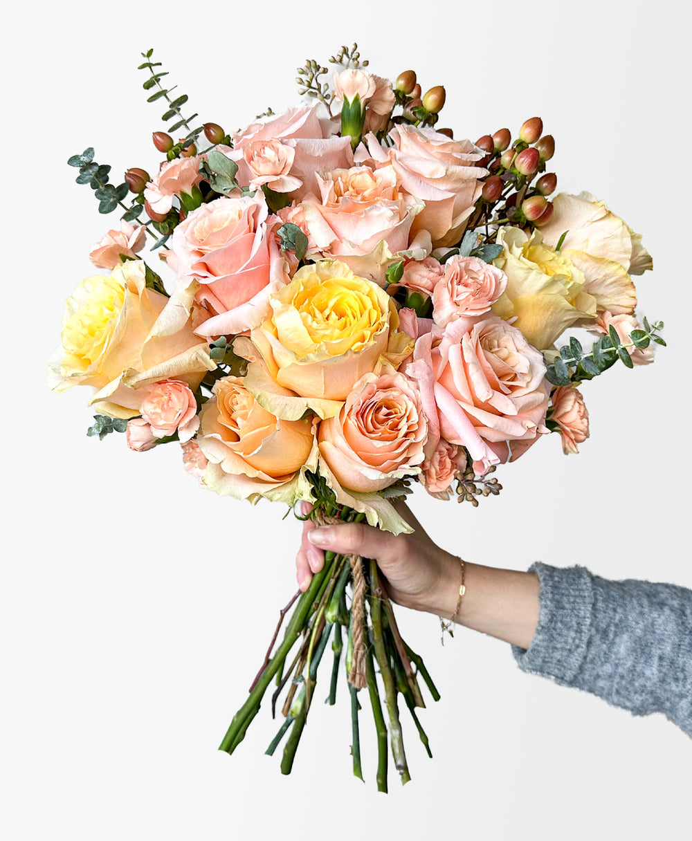 Shop Just Peachy 20+ Stems | Lush Floral Bouquets