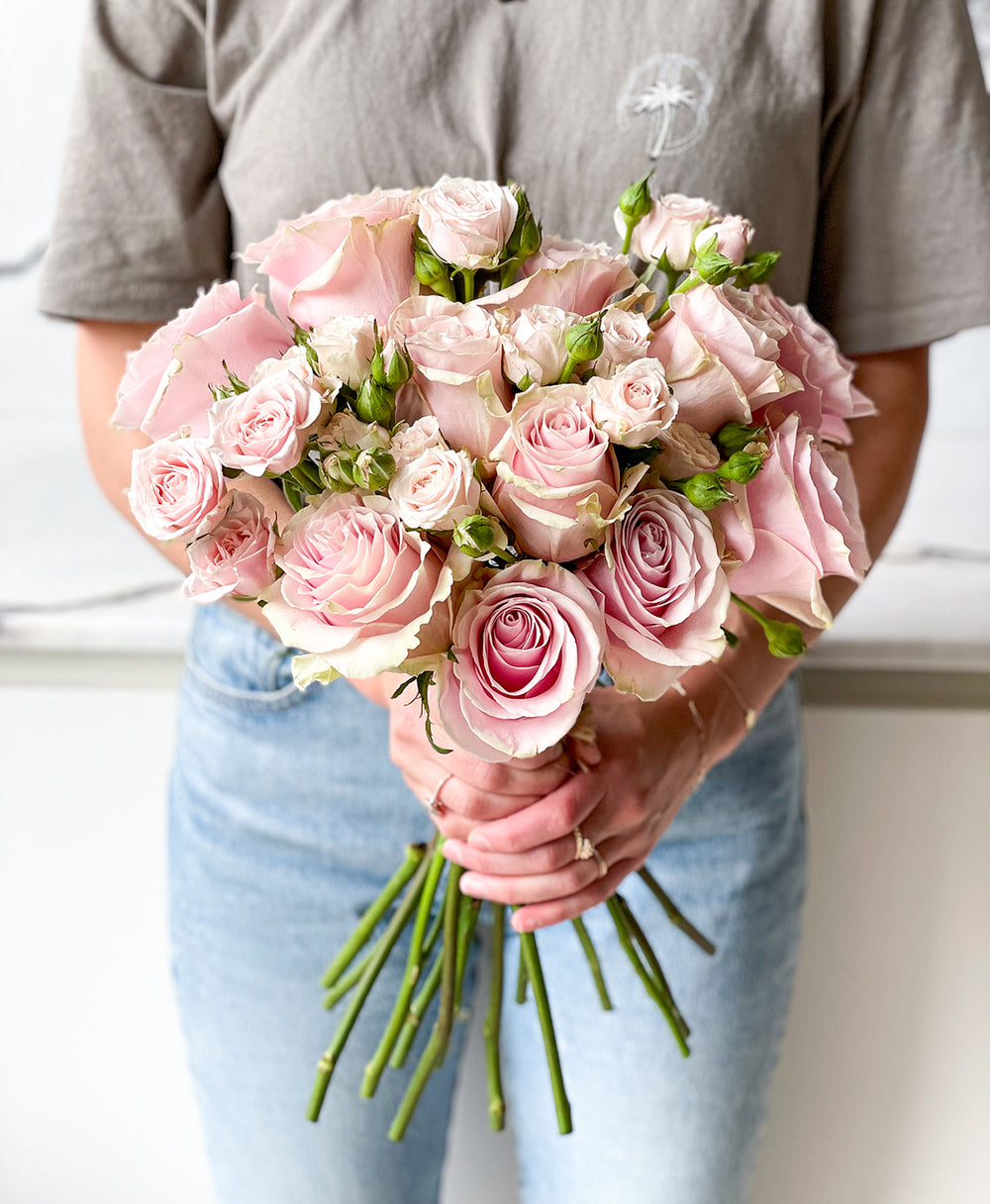Cosmopolitan Roses (15 stems)