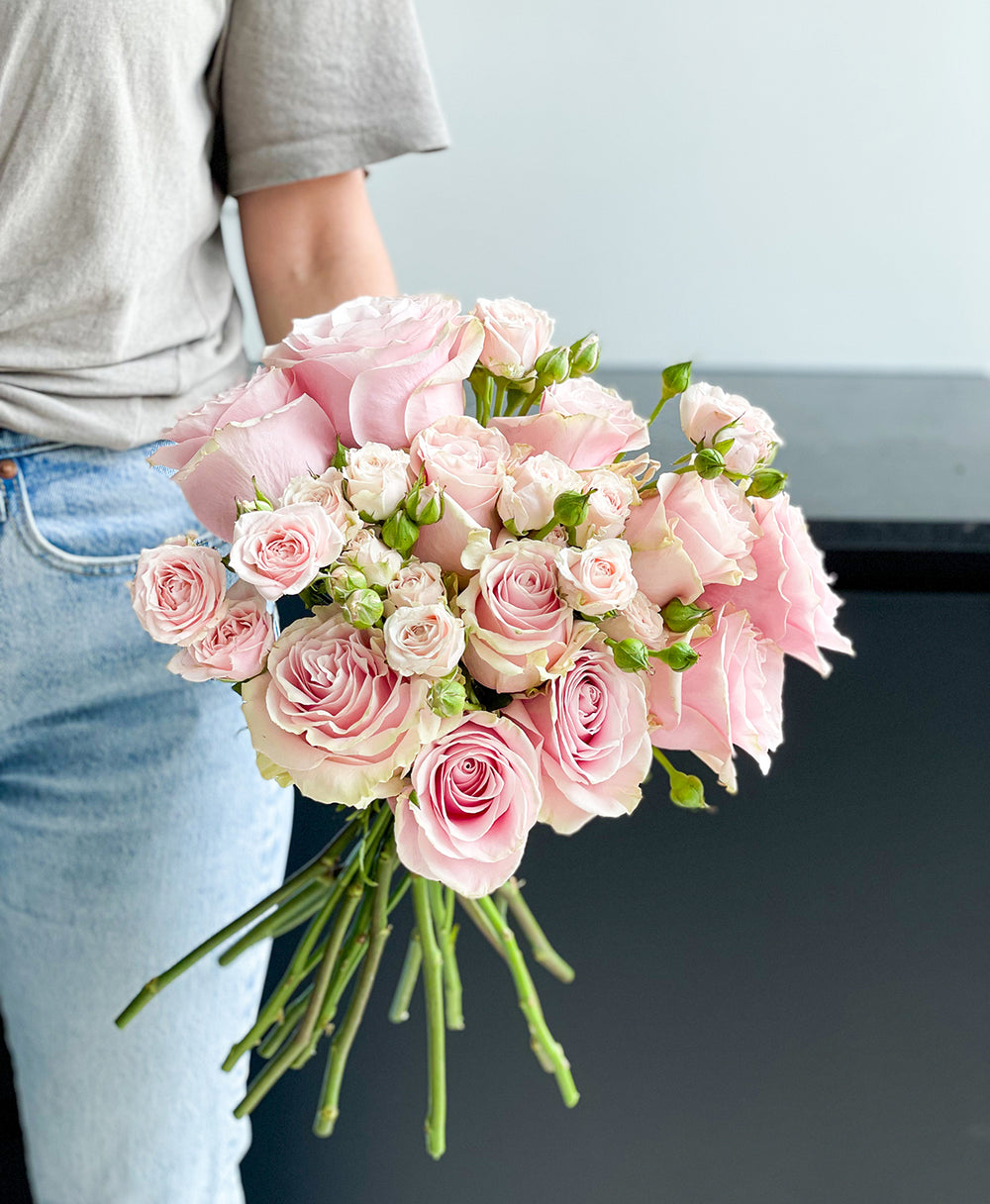 Cosmopolitan Roses (15 stems)